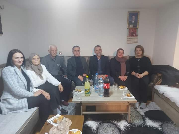 Familja e dëshmorit Ismail Mehmeti shtron iftar per Kasamin - info7.mk Familja e dëshmorit Ismail Mehmeti shtron iftar per Kasamin - info7.mk